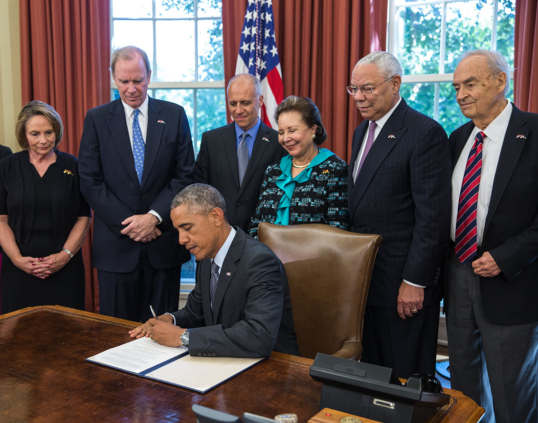 President Obama Signs the America’s Promise Summit Declaration | The ...