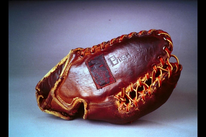 George Bush first baseman's mitt from Yale | The White House