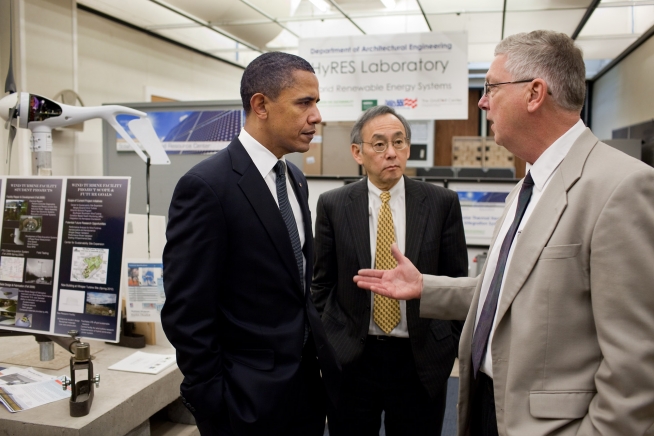 President Obama and Secretary Chu Tour Innovation Hub | The White House