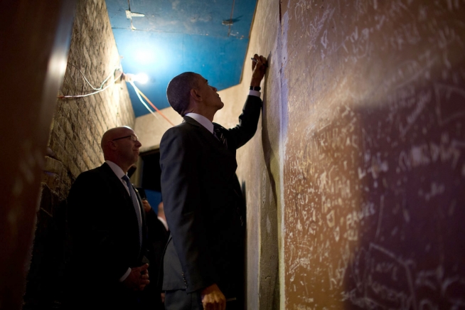 President Obama Signs A Wall At The Copernicus Center | The White House