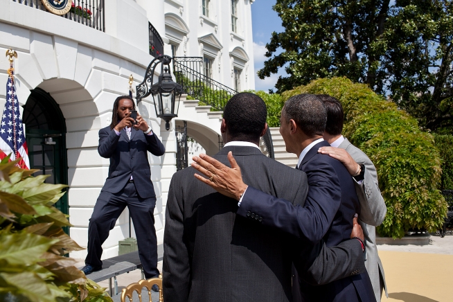 Quarterback Phillip Sims Takes a Picture of President Obama | The White ...